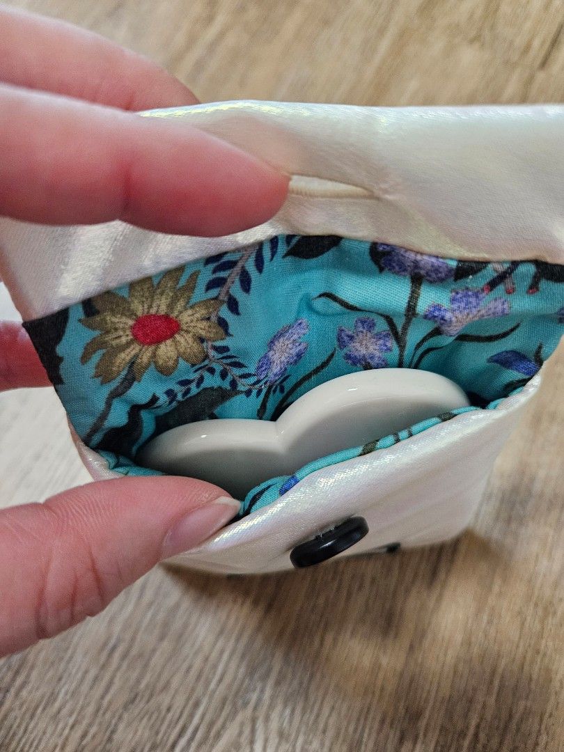 Gucci Heart Mirror, Beauty & Personal Care, Face, Makeup on Carousell