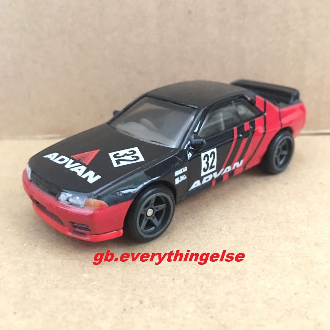 Hot Wheels Premium Team Transport Nissan Skyline GT-R (BNR32) Advan ...