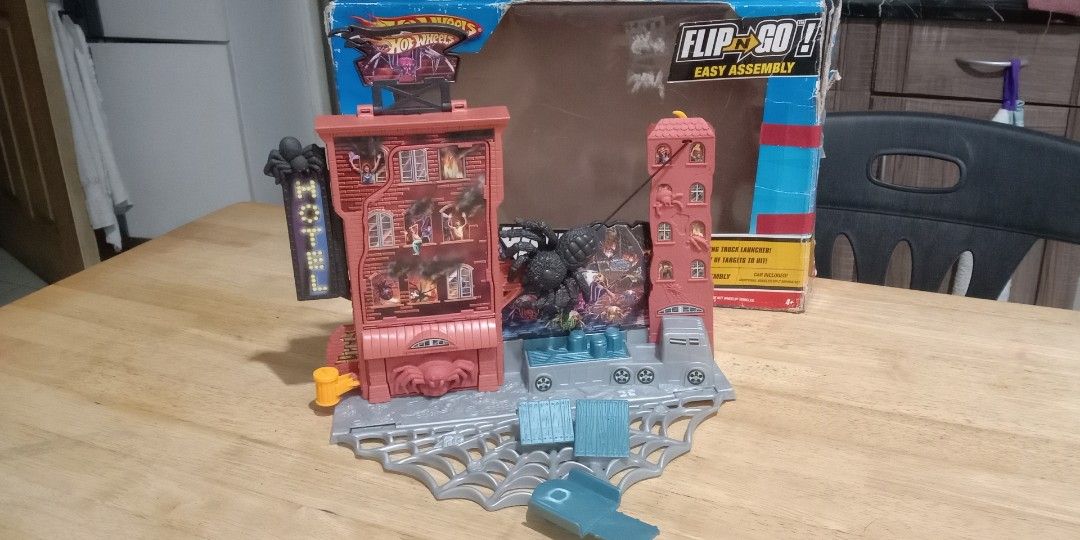 Hot Wheels Spider Hotel, Hobbies & Toys, Toys & Games on Carousell