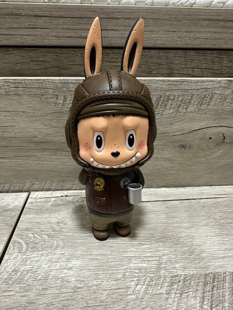 How2work Labubu Colonel 飛行員 Pilot Series 2, 興趣及遊戲, 玩具 & 遊戲類 - Carousell