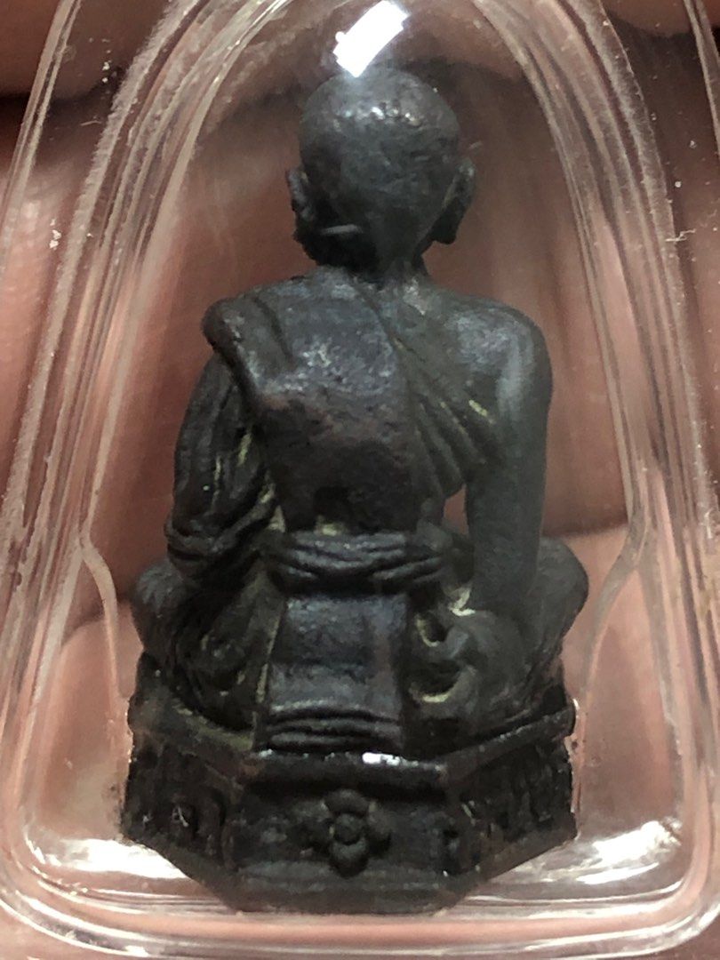 LP Tae. Wat Sam Ngam. Roop Lor holding Kuman. 2519. (1.5cm). $100 ...