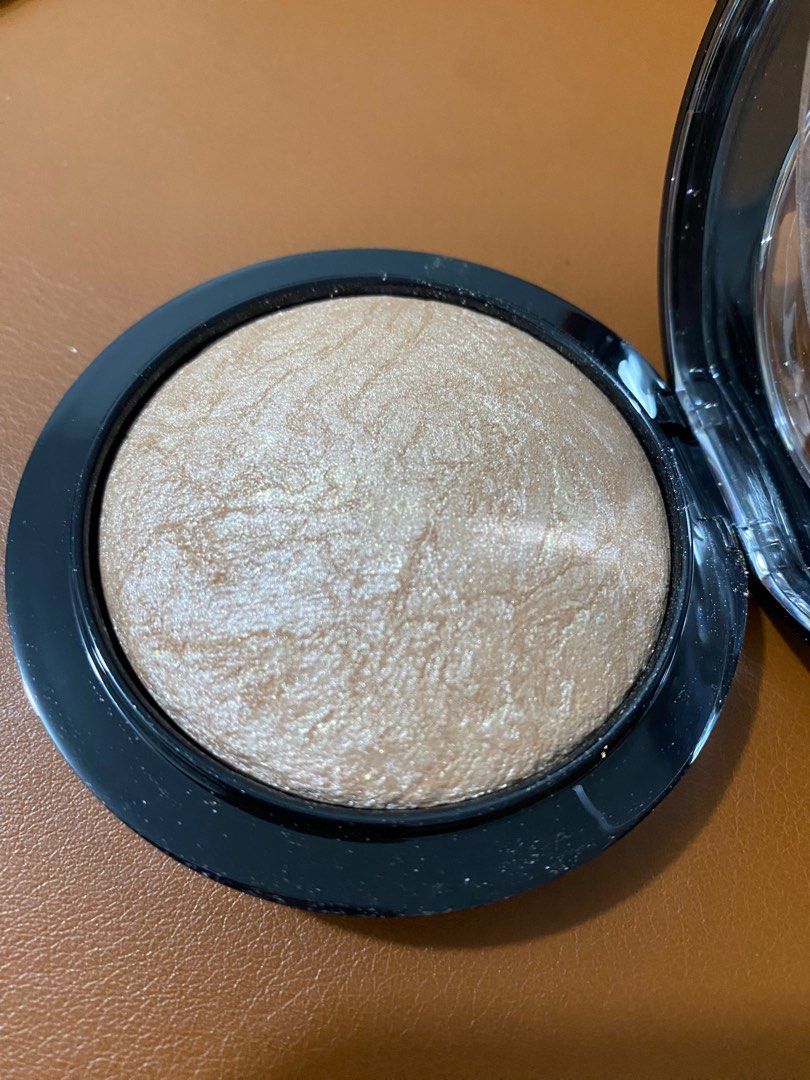 Mac highlighter soft and gentle on Carousell