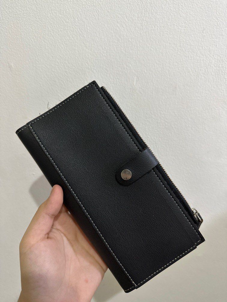 Miniso wallet black, Barang Mewah, Tas & Dompet di Carousell