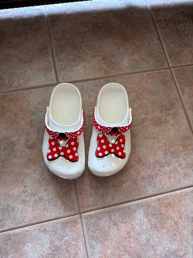 Minnie Mouse crocs, Women's Fashion, Footwear, Flipflops and Slides on ...