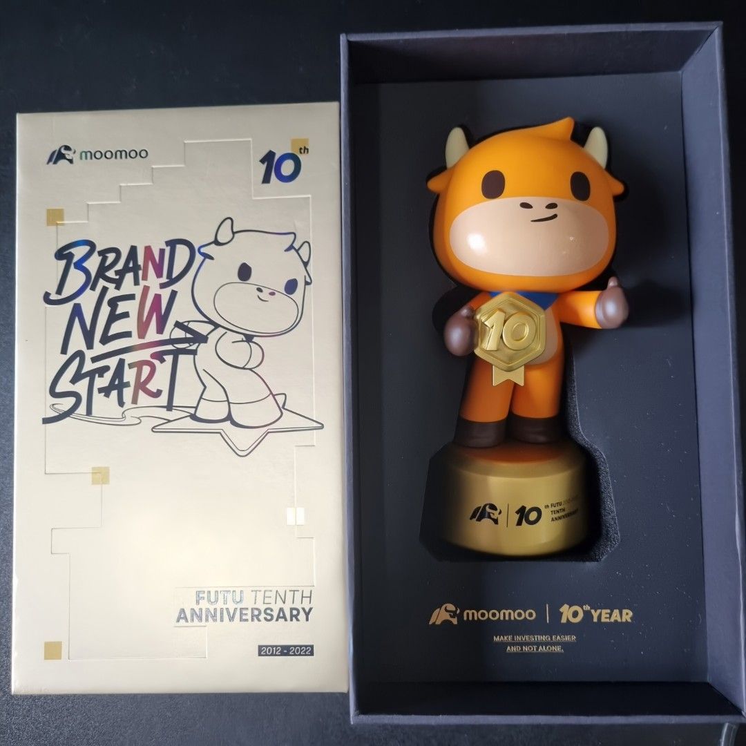 Moomoo 10th Anniversary Figurine / Moomoo Bull Market Figurine / Moomoo Notebook and Sticker ...