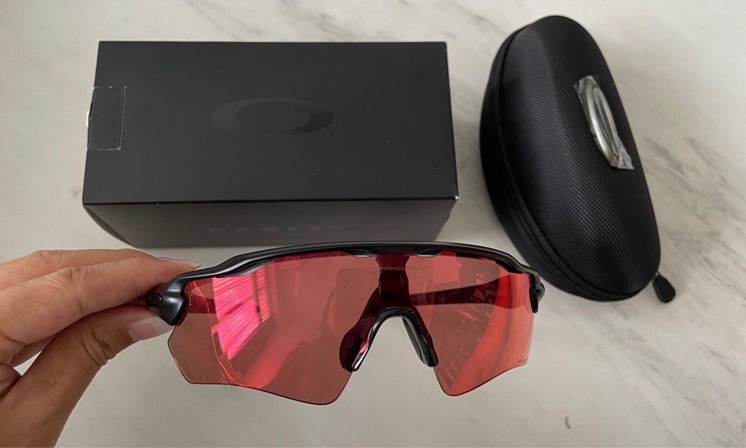 Oakley Radar EV Path + Original Box, Men's Fashion, Watches ...