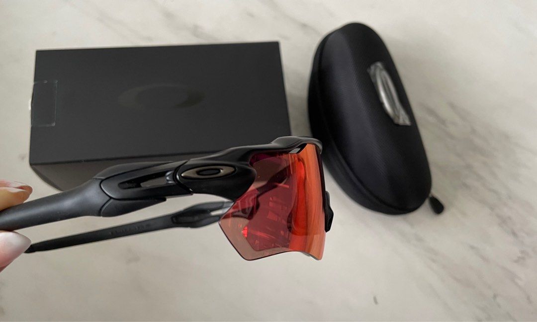 Oakley Radar EV Path + Original Box, Men's Fashion, Watches ...