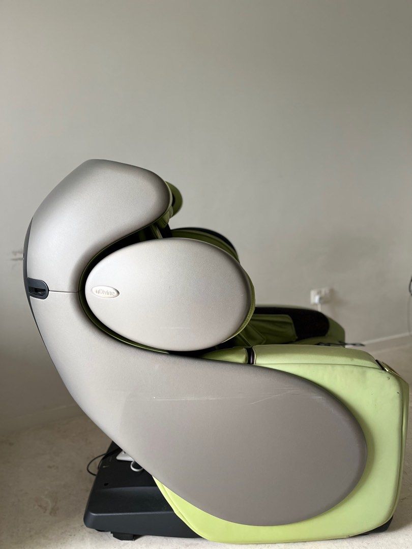 Osim Massage Chair (OS-808 uDivine), Health & Nutrition, Massage ...