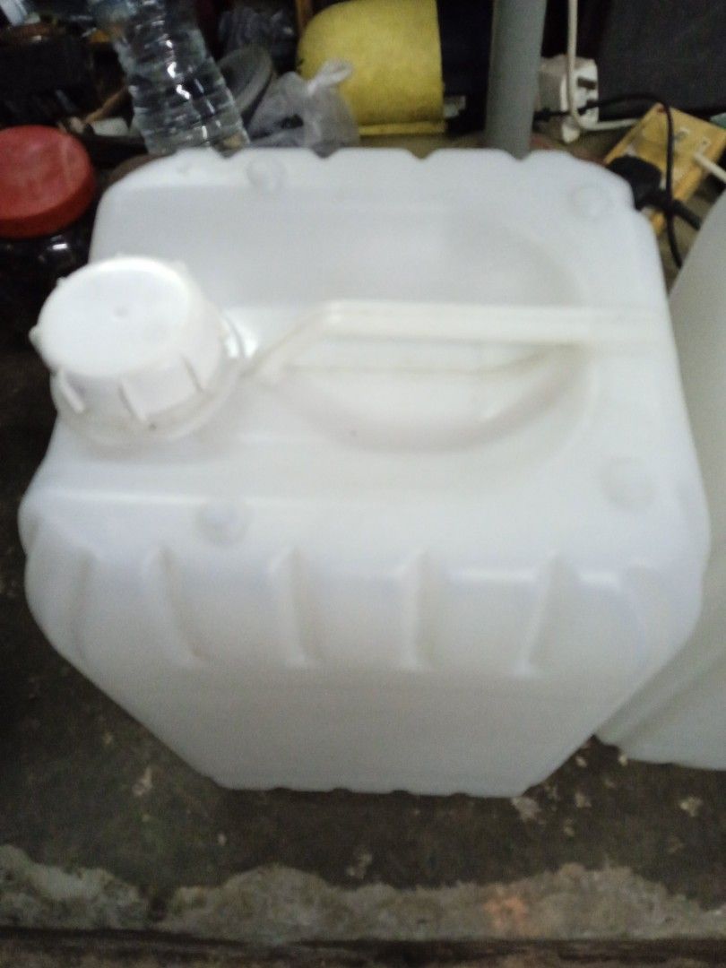 Plastic tong, Furniture & Home Living, Cleaning & Homecare Supplies ...