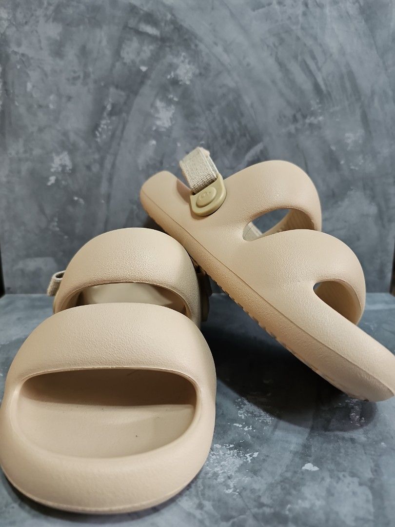 POSEE Eva Super Comfty Sandals, Women's Fashion, Footwear, Sandals on Carousell