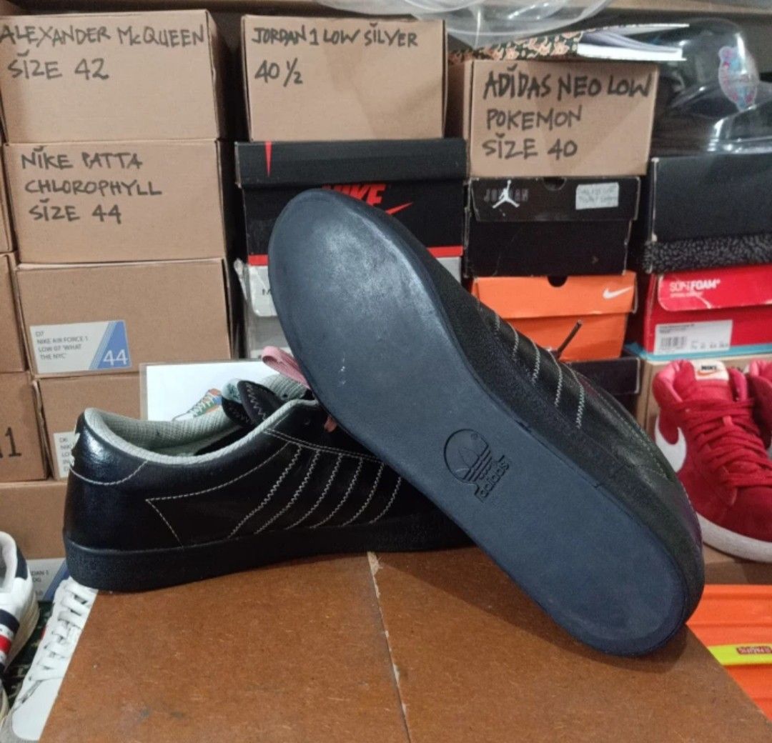 Sepatu Adidas Tenis Indoor Size 44 2/3 (Leather) on Carousell