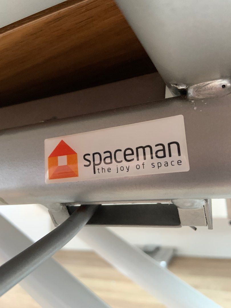 Extendable Solid Wood Coffee/Dining Table (Spaceman) - Seats up to 10 ...