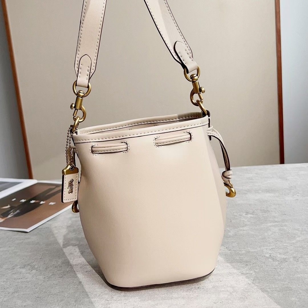 Tas Coach Camila Mini Drawstring Bucket Bag, Barang Mewah, Tas & Dompet ...