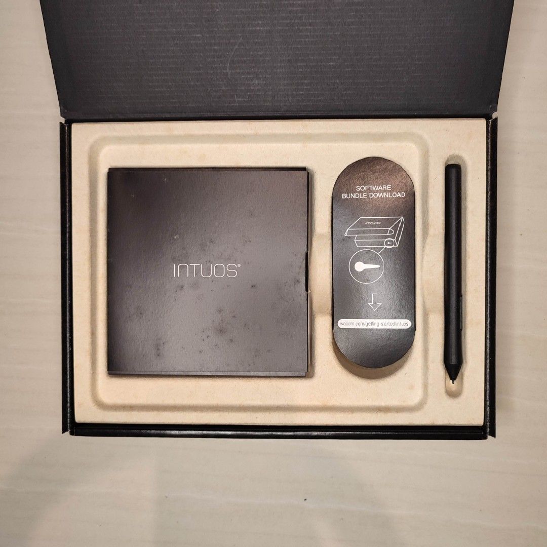 Wacom Intuos Comic Drawing Tablet, Mobile Phones & Gadgets, Tablets ...