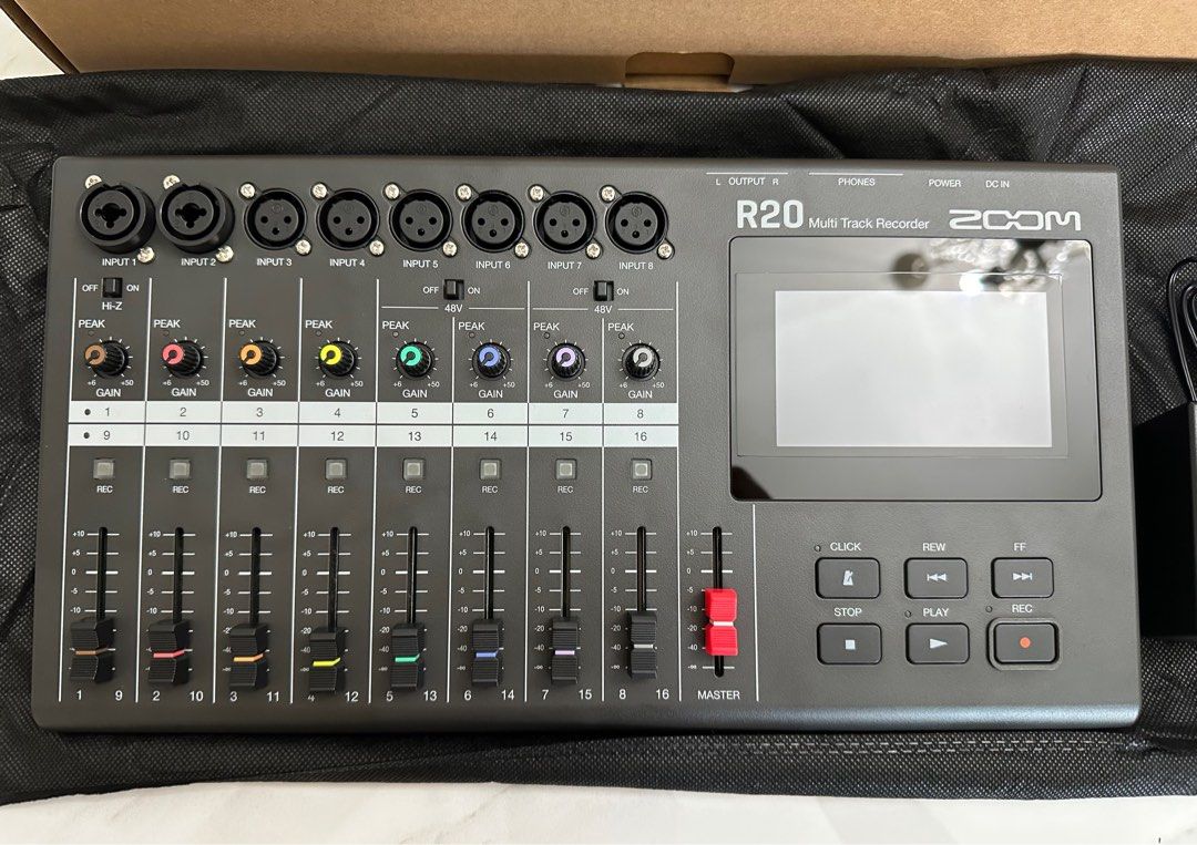 Zoom R20 Recording Interface, Hobbies & Toys, Music & Media, Music ...