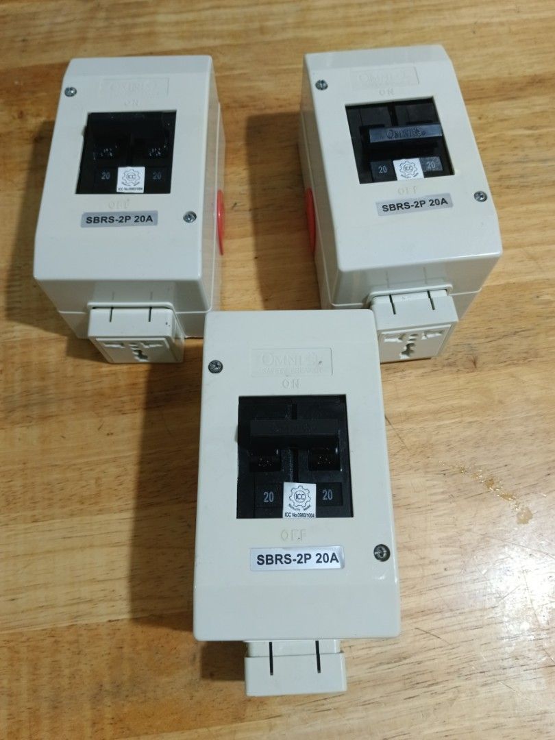 3 unit of Omni Safety Breaker with Outlet 20 ampere, Computers & Tech ...