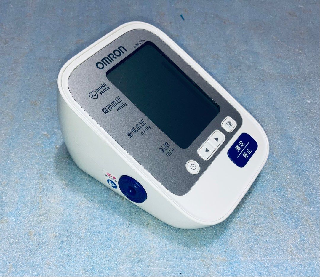 日版 HEM-7134 電子血壓計 OMRON 歐姆龍 自動血壓計 手臂式 Blood Pressure Monitor, 健康及營養食用品, 健康監測儀和體重秤 - Carousell