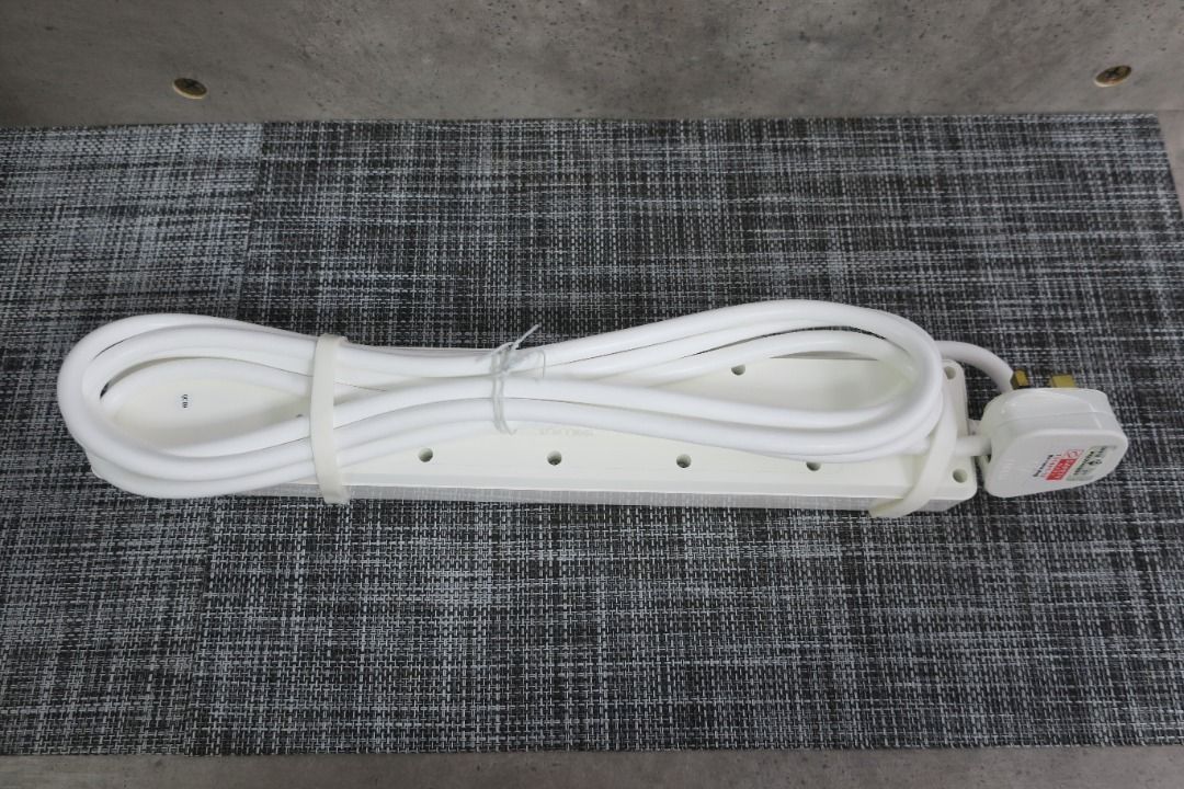 (全新)(北區就腳就買,區內一定買唔到呢個價) Schneider Electric 施耐德電氣 13A 六位獨立開關安全拖板連LED指示燈 ...