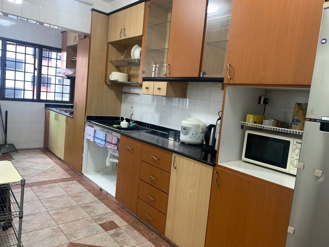 Big and windy HDB 4 room high floor corner unit with excellent floor ...
