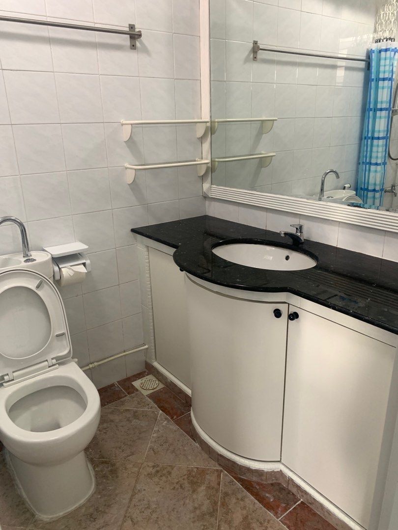 Big and windy HDB 4 room high floor corner unit with excellent floor ...