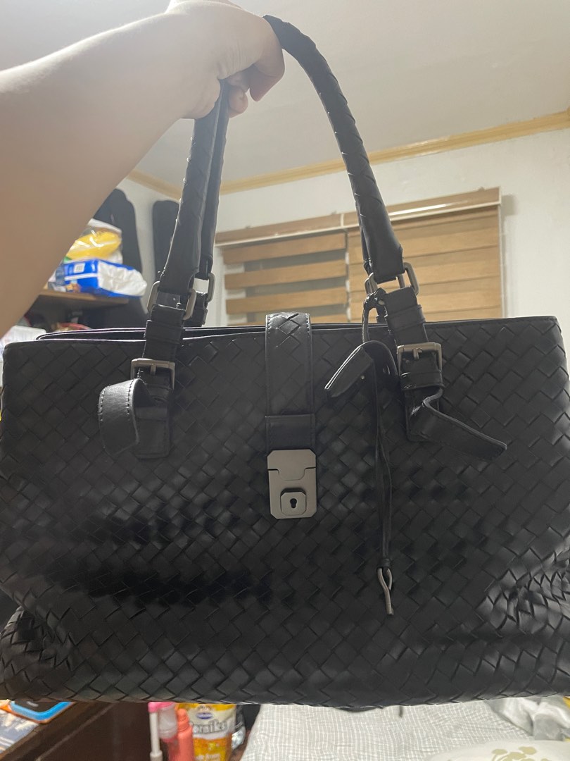 Bottega Veneta, Women's Fashion, Bags & Wallets, Shoulder Bags on Carousell