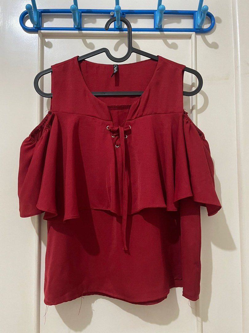 Cavalier Red Blouse / Atasan Off the shoulder Sabrina Baju Chinese New Year / Imlek, Fesyen ...