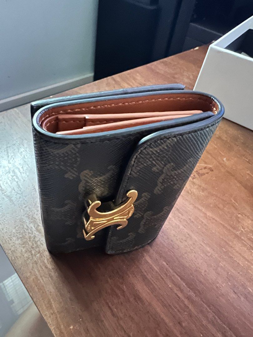Celine COMPACT WALLET WITH COIN TRIOMPHE IN TRIOMPHE CANVAS, 名牌, 手袋及銀包 ...
