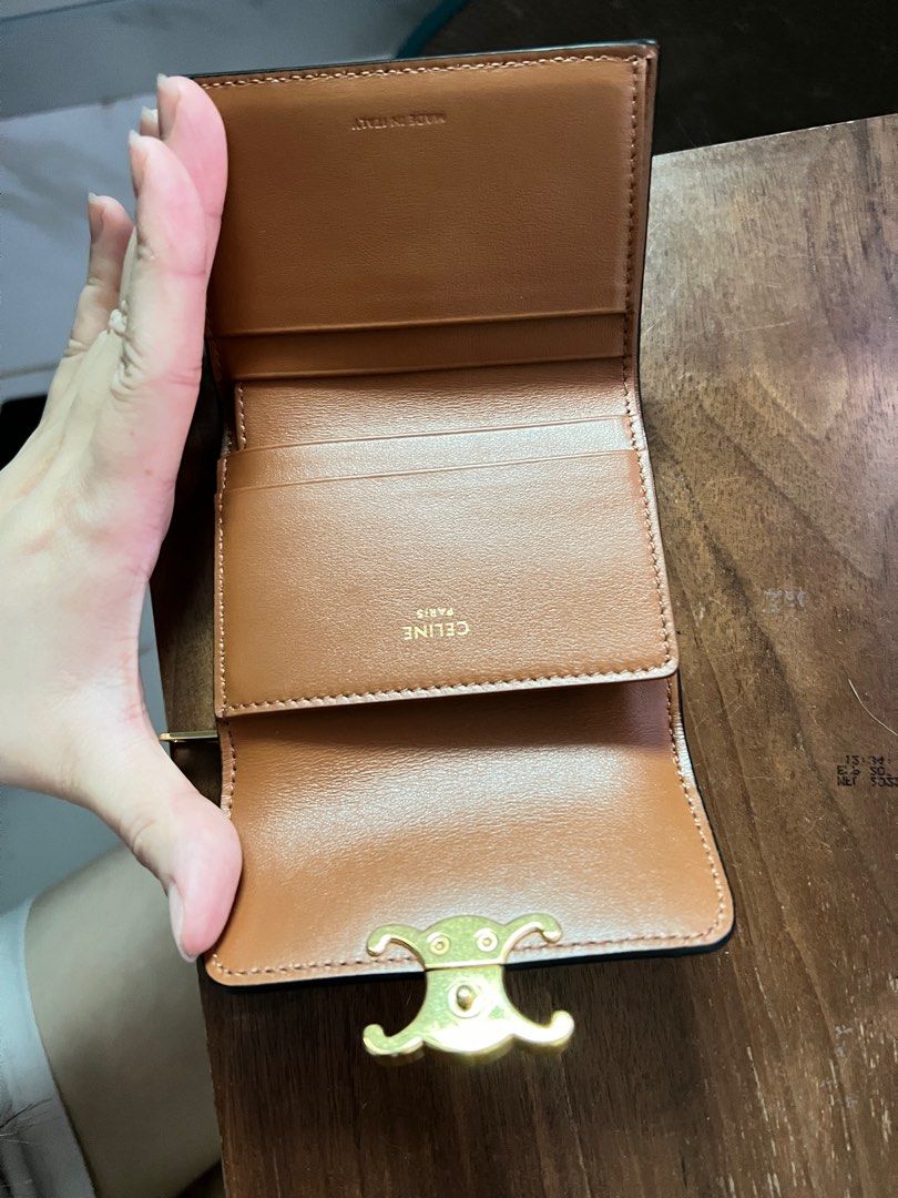 Celine COMPACT WALLET WITH COIN TRIOMPHE IN TRIOMPHE CANVAS, 名牌, 手袋及銀包 ...