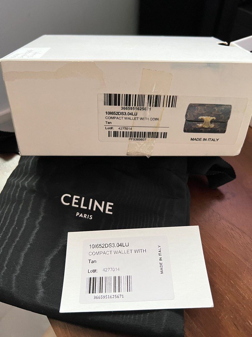 Celine COMPACT WALLET WITH COIN TRIOMPHE IN TRIOMPHE CANVAS, 名牌, 手袋及銀包 ...