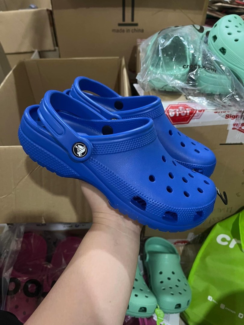 Crocs Classic Clogs in Blue Bolt, Men's Fashion, Footwear, Slippers ...