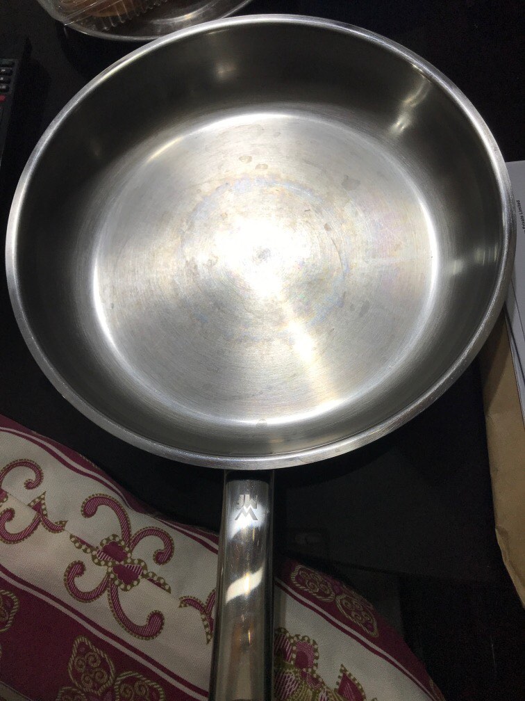 Flying pan, Furniture & Home Living, Kitchenware & Tableware, Cookware ...