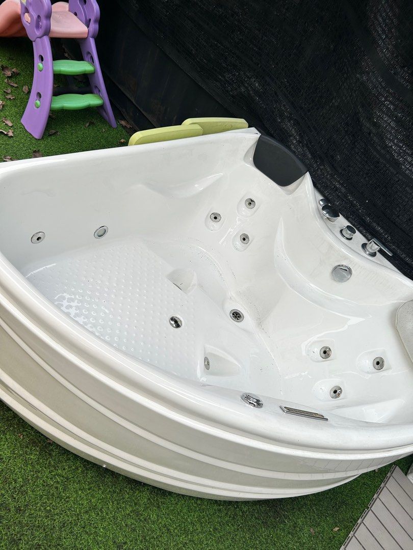 Jacuzzi for two, Furniture & Home Living, Bathroom & Kitchen Fixtures ...