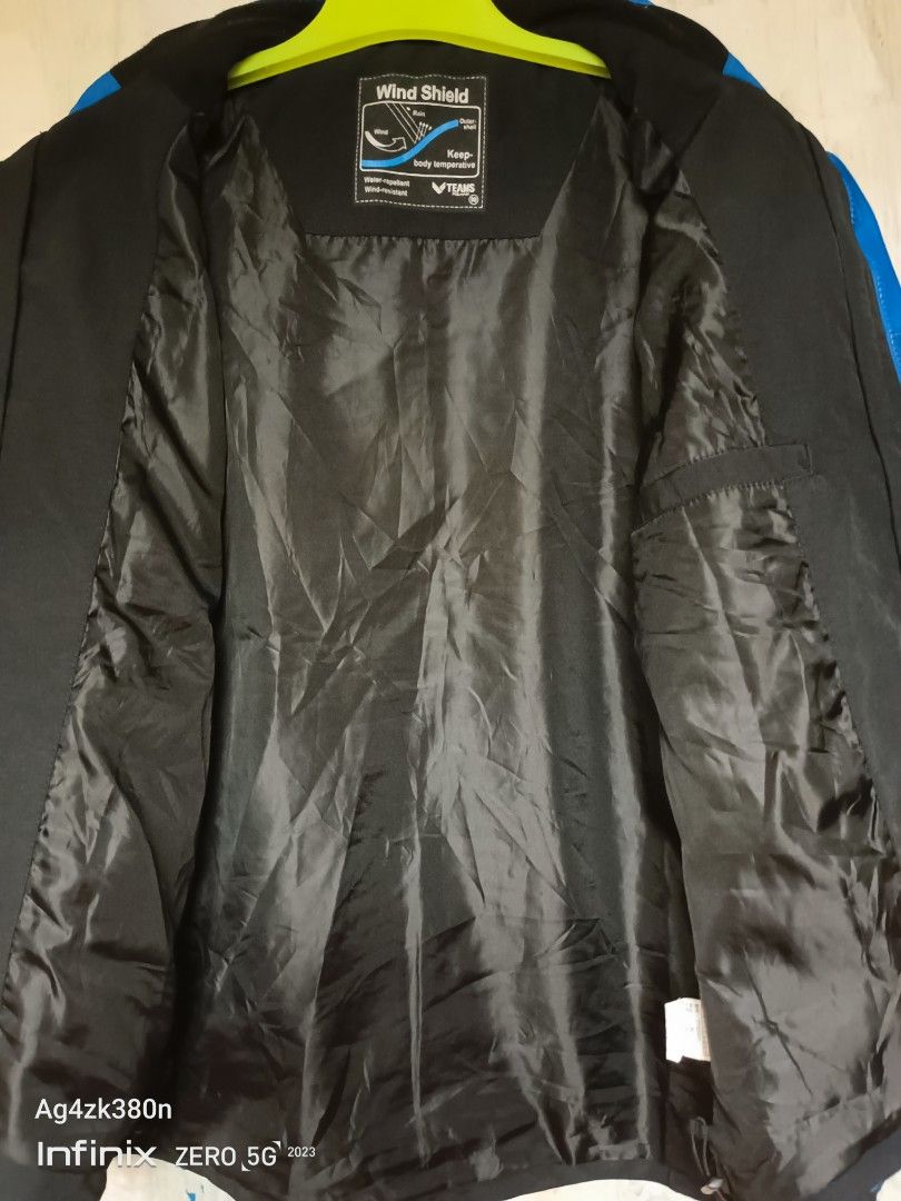 Jaket outdoor team polham, Fesyen Pria, Pakaian , Atasan di Carousell