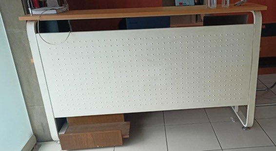 Meja Receptionist, Perabotan Rumah di Carousell
