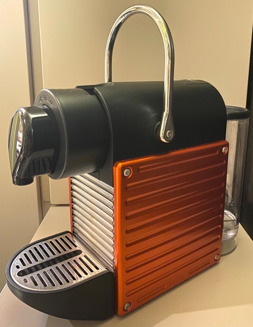 Nespresso C61 Pixie 粉囊咖啡機, 家庭電器, 廚房電器, 咖啡機及咖啡壺 - Carousell