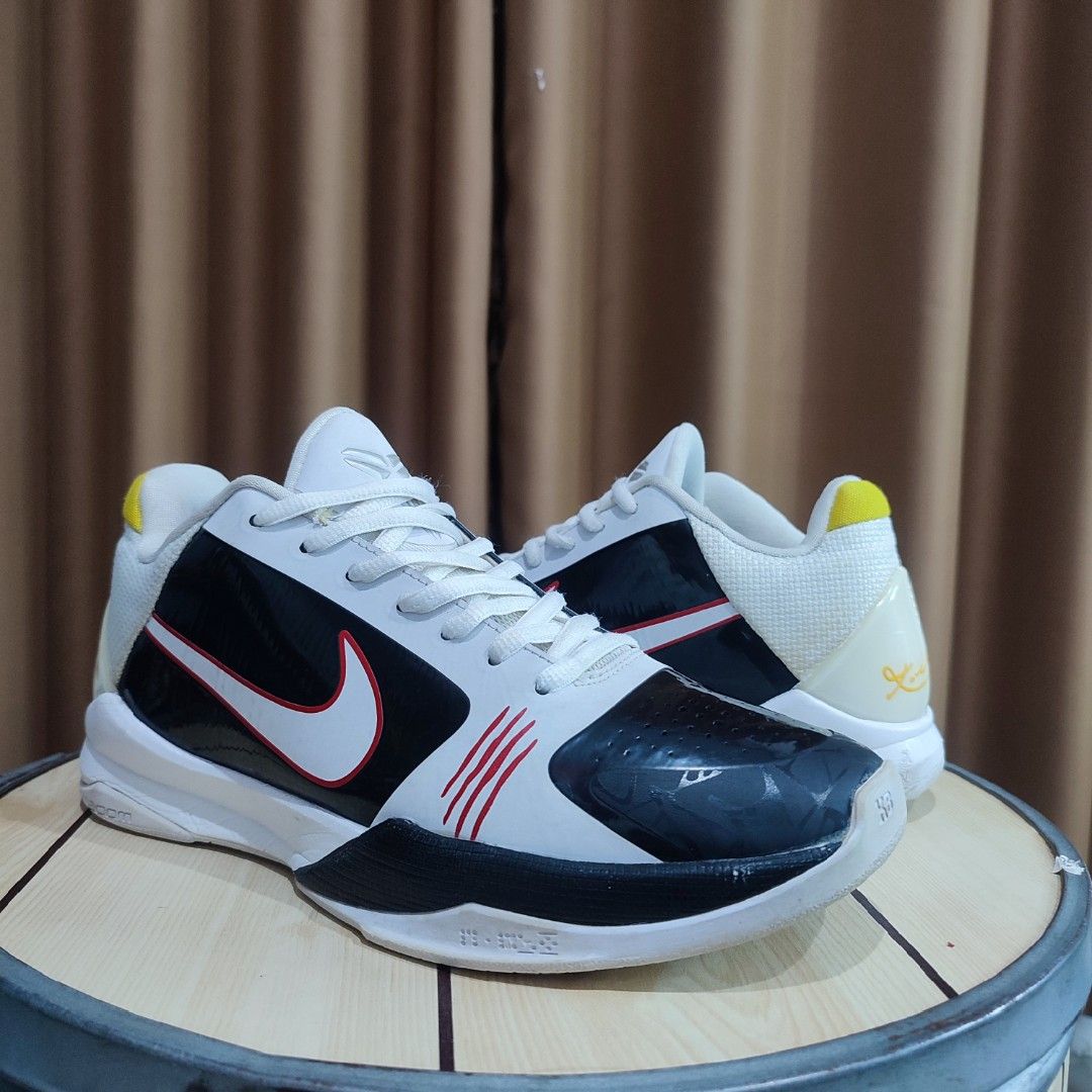 Nike kobe proto, Fesyen Pria, Sepatu , Sneakers di Carousell