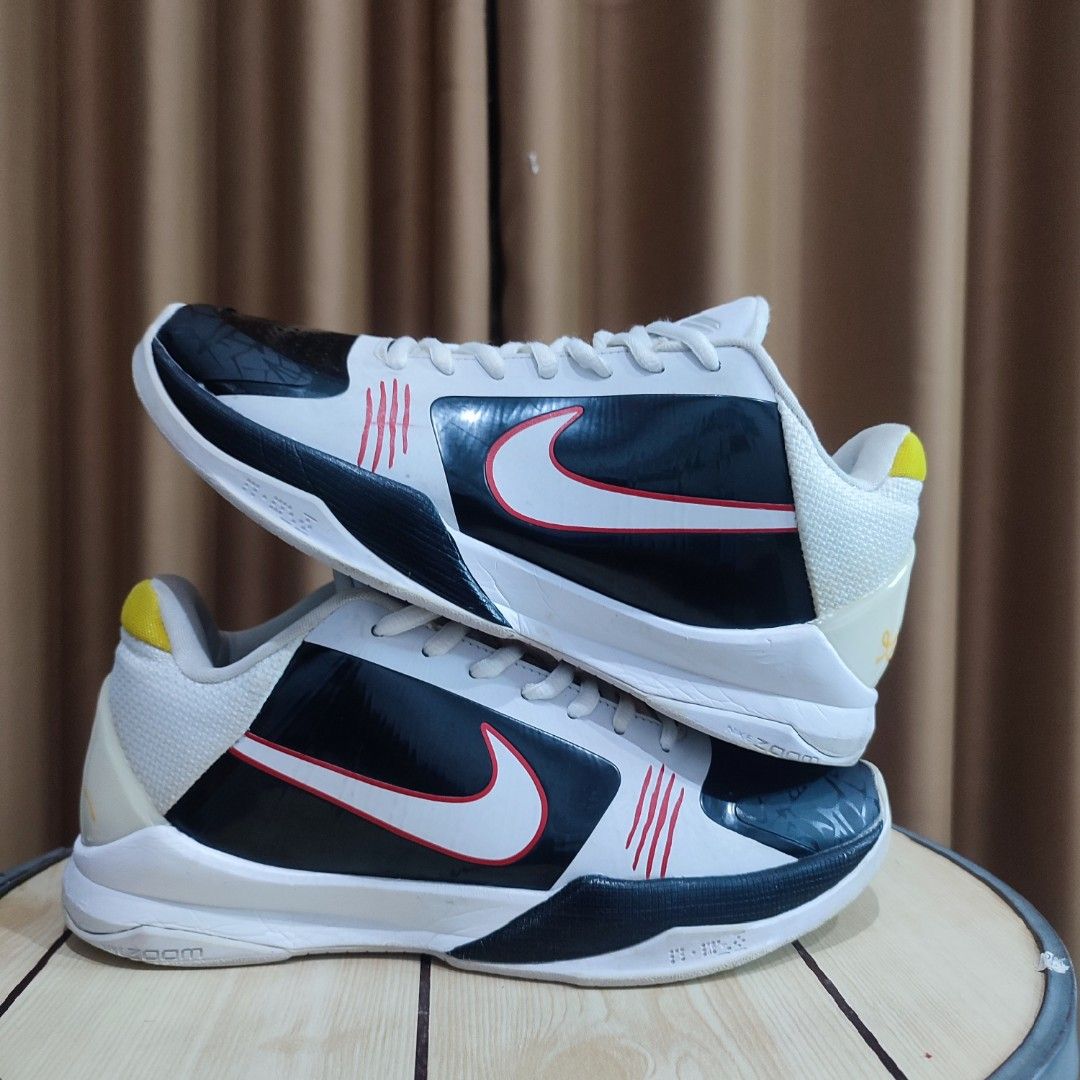 Nike kobe proto, Fesyen Pria, Sepatu , Sneakers di Carousell