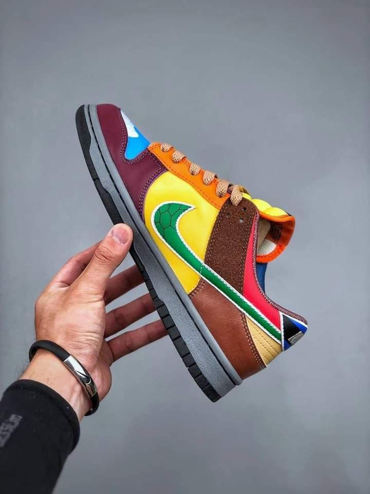 NIKE SB DUNK "SUPER MARIO", Men's Fashion, Footwear, Sneakers on Carousell