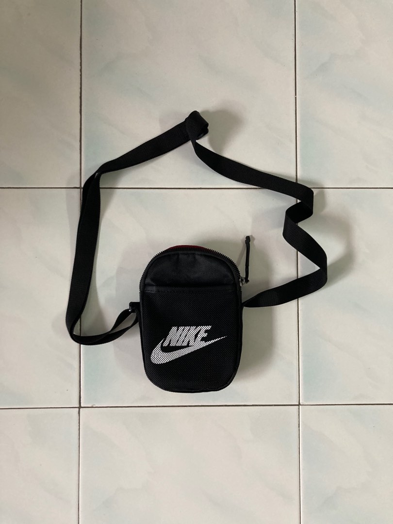 Nike Sling Bag Small, Men's Fashion, Bags, Sling Bags on Carousell