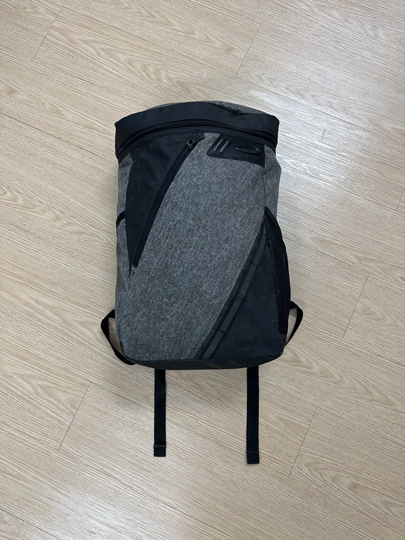 Oakley Red Tag Laptop Backpack, Men's Fashion, Bags, Backpacks on Carousell
