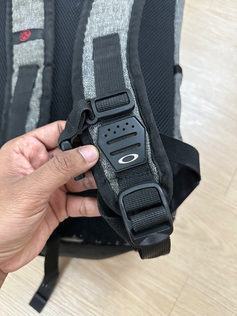 Oakley Red Tag Laptop Backpack, Men's Fashion, Bags, Backpacks on Carousell