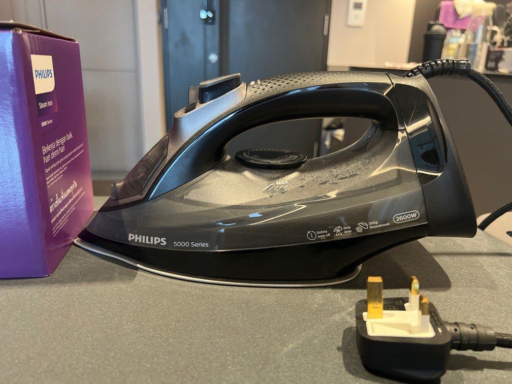 Philips DST5040/86 Steam Iron 2600W 5000 Series with free ironing board ...