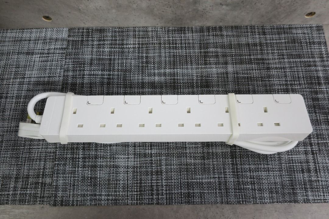 (全新)(北區就腳就買,區內一定買唔到呢個價) Schneider Electric 施耐德電氣 13A 六位獨立開關安全拖板連LED指示燈 ...