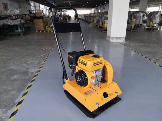 Shinmaywa Plate Compactor T-90 w/ Marine Engine, Commercial & Industrial, Construction Tools ...