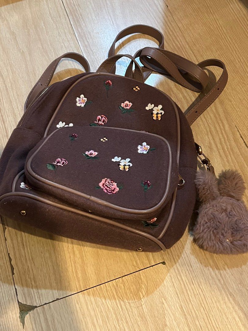 super cute back pack, Women's Fashion, Bags & Wallets, Backpacks on ...