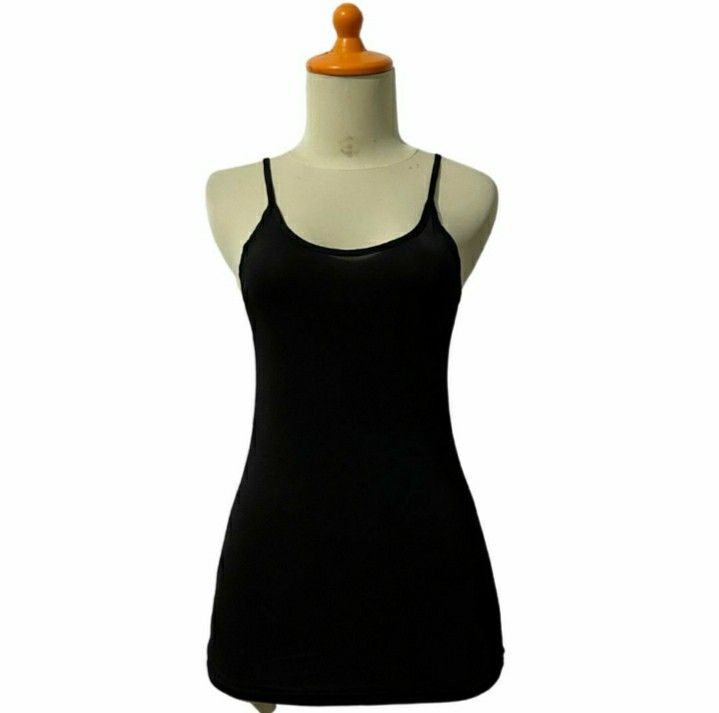 Tanktop Hitam Polos, Fesyen Wanita, Pakaian Wanita, Atasan di Carousell