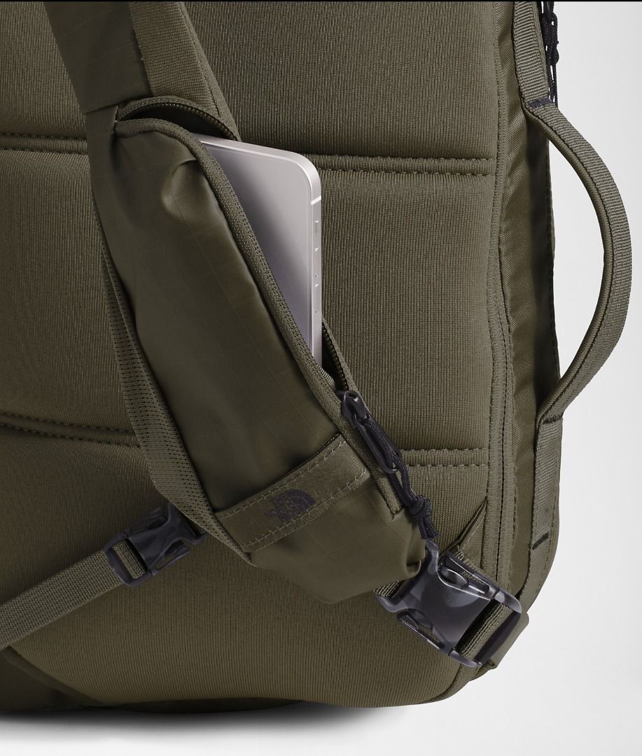 TNF Base Camp Voyager Sling Backpack, 男裝, 袋, 小袋 - Carousell