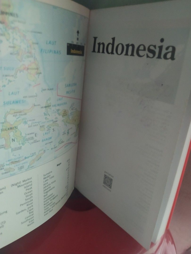 Travel guide book Indonesia, Buku & Alat Tulis, Buku di Carousell