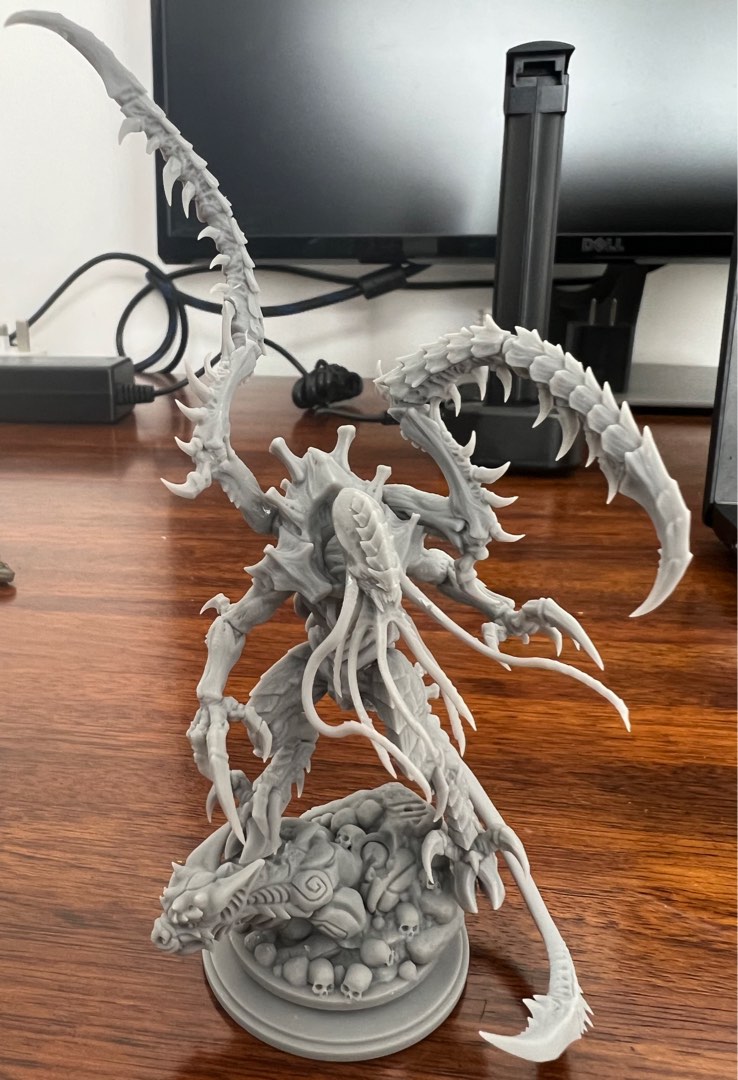 Tyranid Lictor deathleaper. Warhammer 40k, 興趣及遊戲, 玩具 & 遊戲類 - Carousell