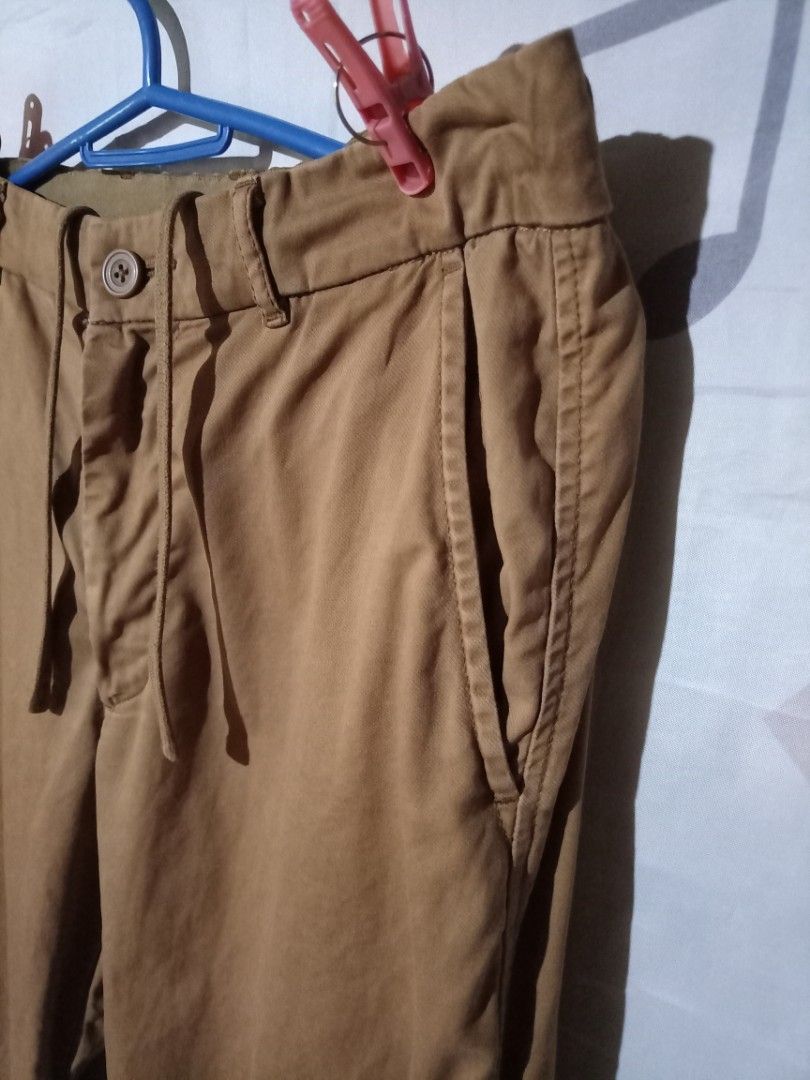 UNIQLO JAGGER PANTS, Men's Fashion, Bottoms, Joggers on Carousell